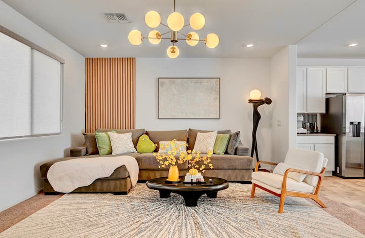 Luxstay•elegant 5br Villa | Pool Table & Golf Fun! - Las Vegas, NV
