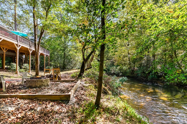 River Access Retreat! Hot Tub, Games, Dog Friendly - Blairsville, GA