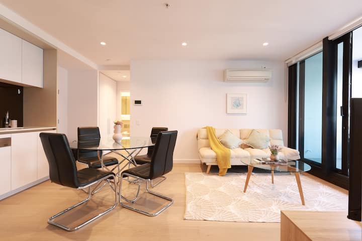 Flinders St 2br With Balcony, View & Free Parking - Melbourne
