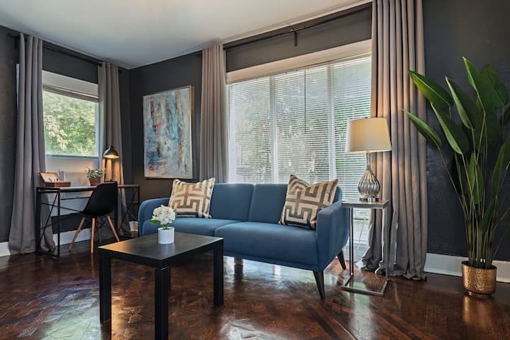 2br Blue Contrast C | Downtown! Medical Center! - NRG Stadium - Houston