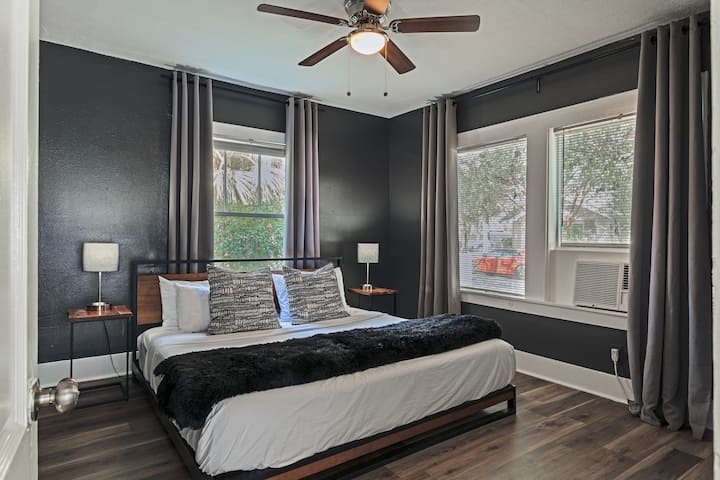 2br Blue Contrast C | Downtown! Medical Center - Houston