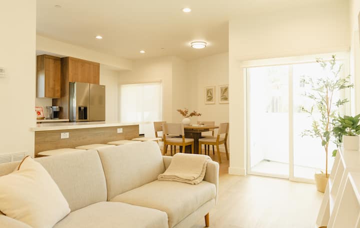 #4 Luxe 3bd 4ba Townhome Near Pasadena! - Pasadena, CA