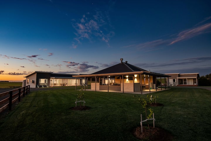 Kilsby Sinkhole  & Accommodation Villa 1 - Mount Gambier