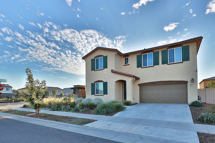 Roseville 5-beds 3-baths Family-friendly Gem - Roseville, CA
