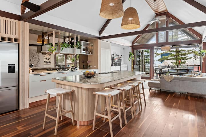 Luxury On The Bay 2 - Ocean Views - Byron Bay