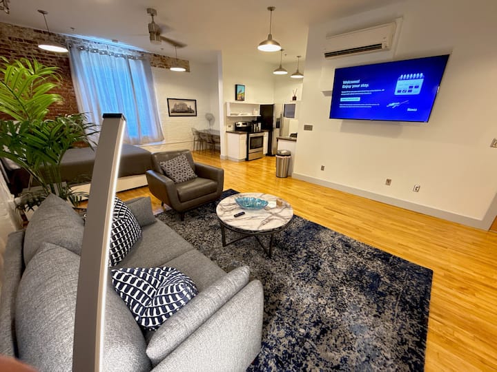 Charming Studio In White Lily - Knoxville, TN