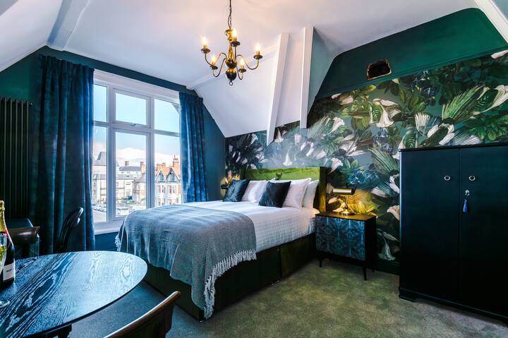 Magpie Suite -Tilstone Boutique Guest Accom - Colwyn Bay