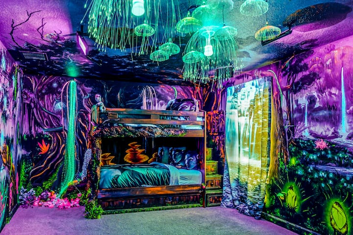 *Disney Themed* Private Pool & Game Room 9bd/5bd - Davenport, FL