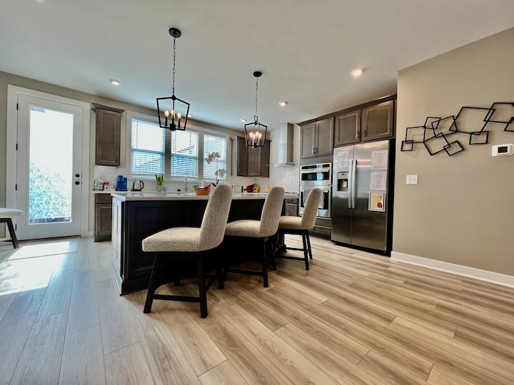 Large, Glamourous Townhome In Liberty Twp. - Mason, OH