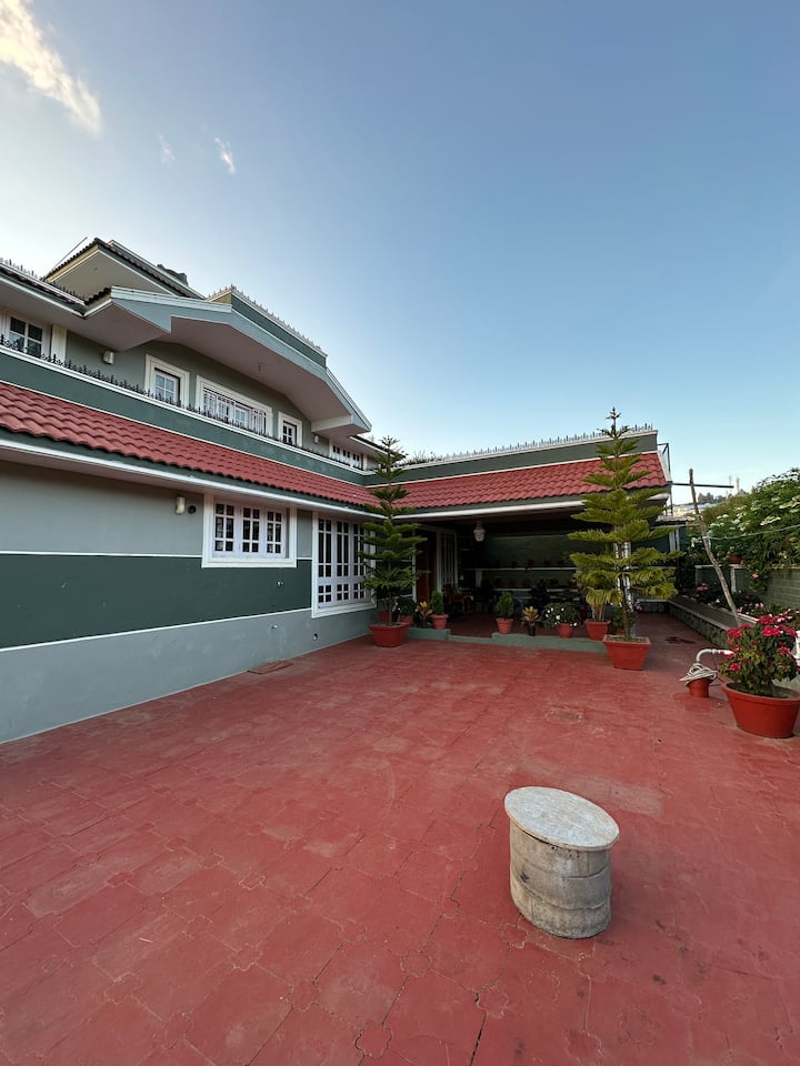 Spacious Homestay With Cozy Interiors - Ooty