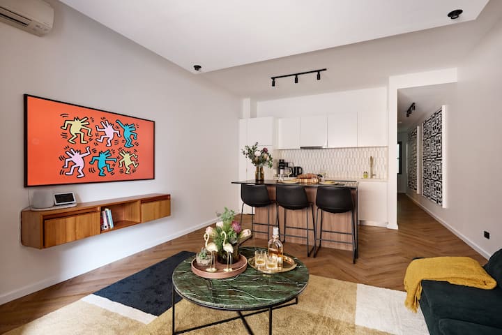 The Brass Flamingo On Oxford Street | Pet Friendly - Surry Hills