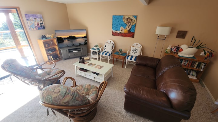 Bostrom's Guesthouse
Wild Room - Ucluelet