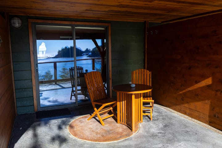 Bostrom's Guesthouse Pacific Room - Ucluelet