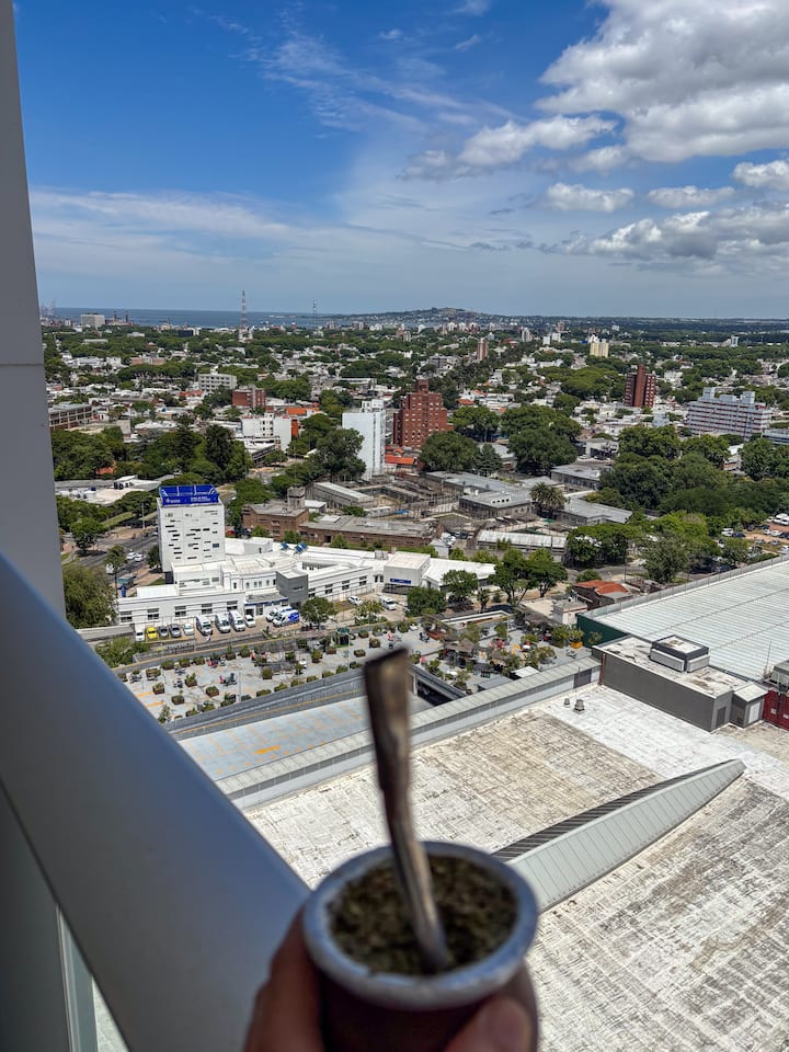 Luminoso Apto Piso 19, Shopping, Casino Y Más - Montevideo