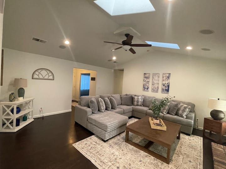Relaxing Home Away From Home - Broadway Park, Turlock