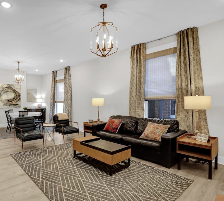 Steps To Overton Square | 100 Yr Old Historic Apt - メンフィス, TN