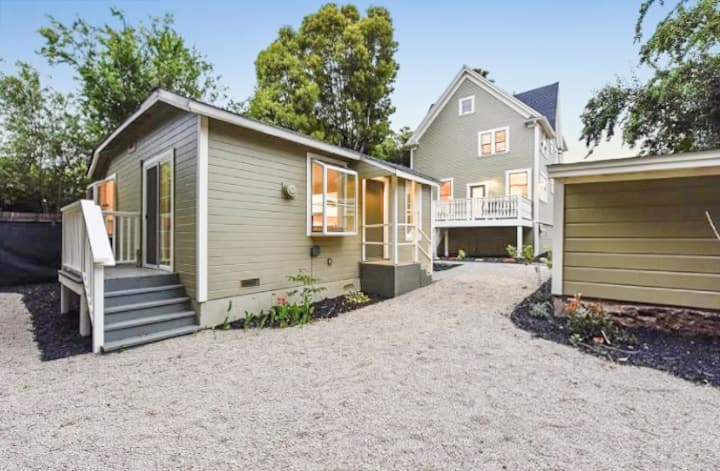 Serene Sequoia Cottage - Berkeley, CA