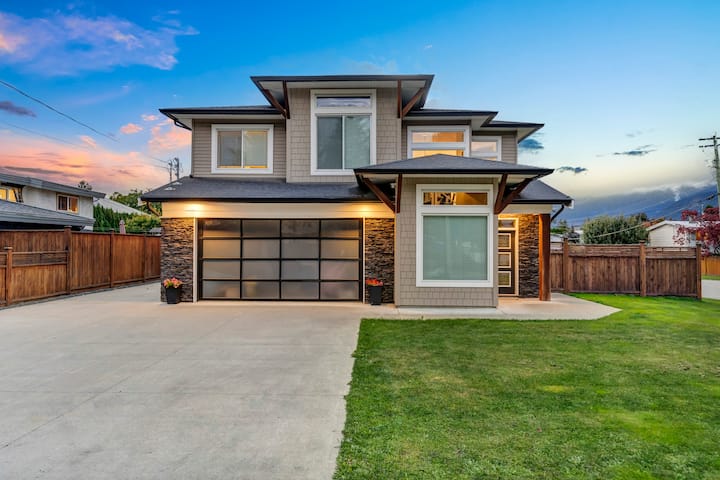 Comfy Guest Suite With Hot Tub And Pool Table - Chilliwack