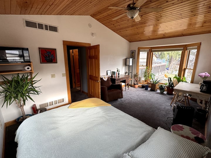Sweet, Sunny Room - Middleton, WI