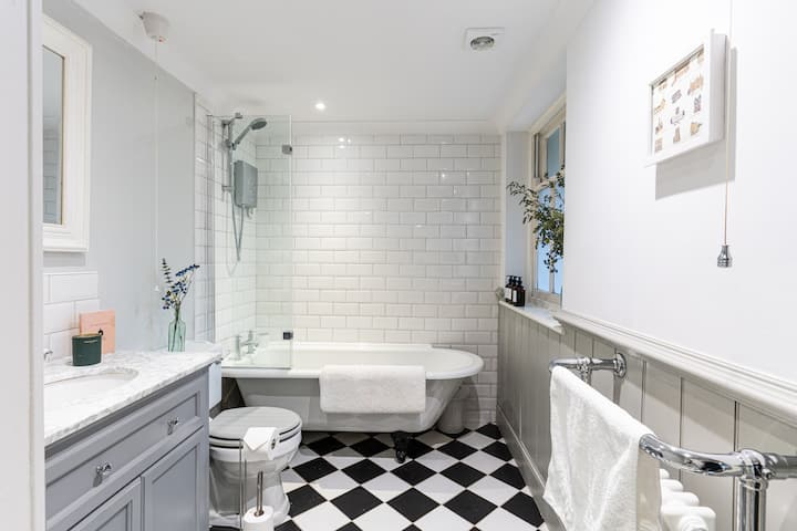 Central Stamford Apartment With Private Parking - Stamford