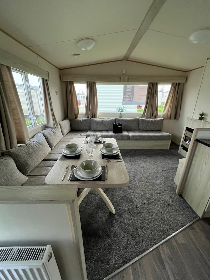 6 Berth Caravan Near Scratby Ref 50001e - Hemsby