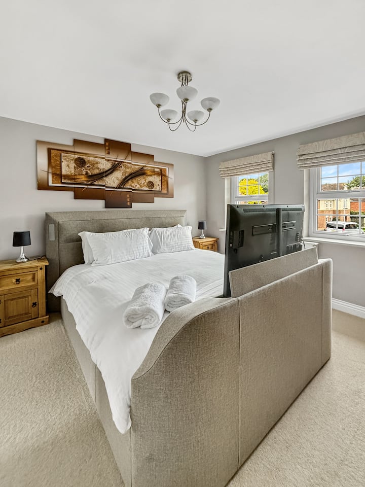 Large 5 Bedroom 3.5 Bathroom House Garden/driveway - Lincolnshire