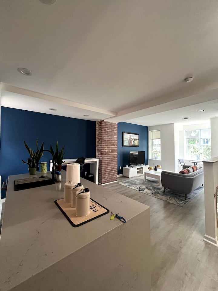 Top Floor Condo W/parking In Nw, Washington Dc - American University, Washington