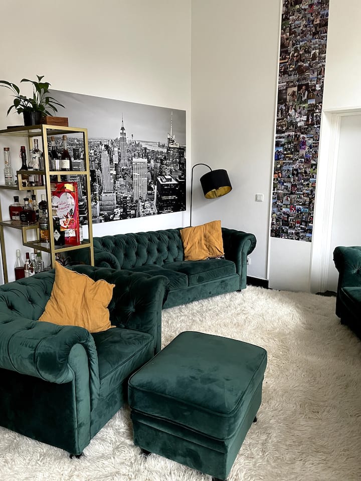 Schöne Möblierte Altbauwohnung - Colonia