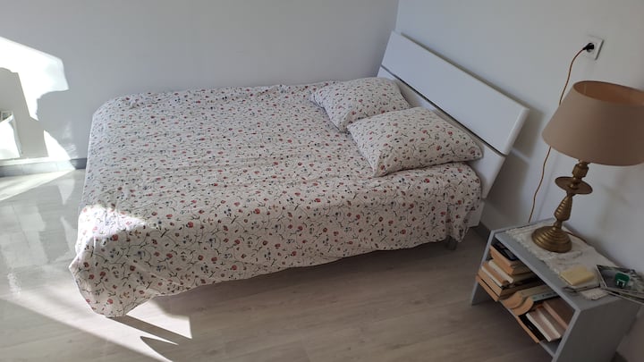 Chambre Au Rez De Chaussée Avec Salle De Bain - Cassis