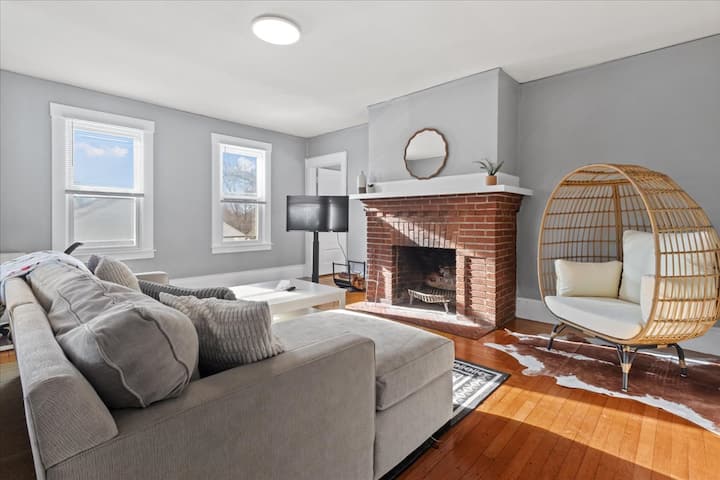 Bright & Spacious 2bd W. Parking, Utilities & Wifi - West Hartford, CT