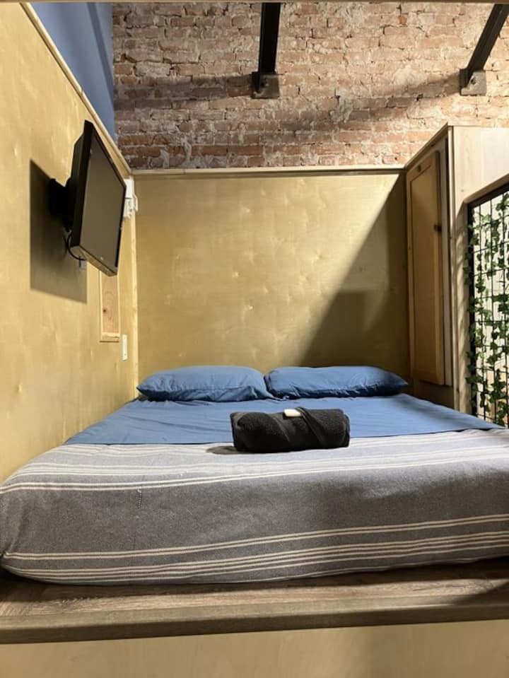 Social Stays Hostel [Queen Bed, 2 Person] - Santa Barbara, CA