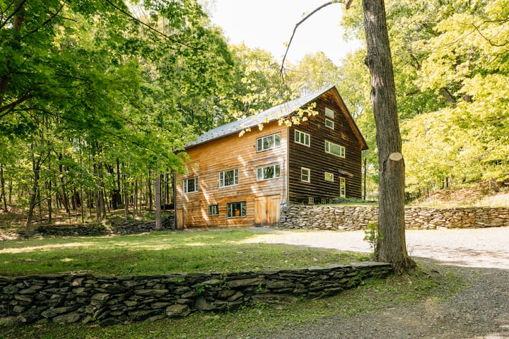 Bathrick Barn - Restored 18th-c. Barn On 4 Acres - Lake Taghkanic State Park, Ancram