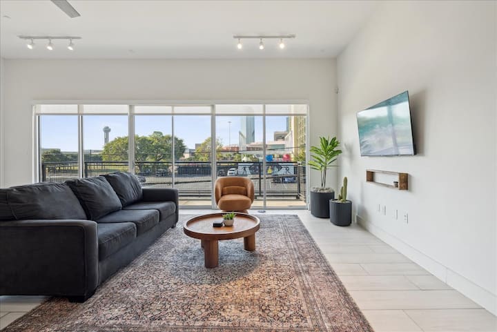 Downtown Loft No. 311 - Dallas, TX