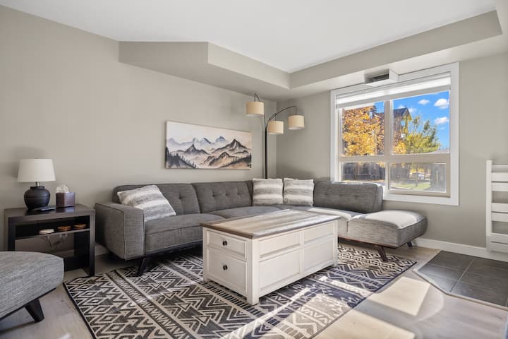 Water's Edge | Pool | Hot Tub | Pets | Ground Lvl - Invermere
