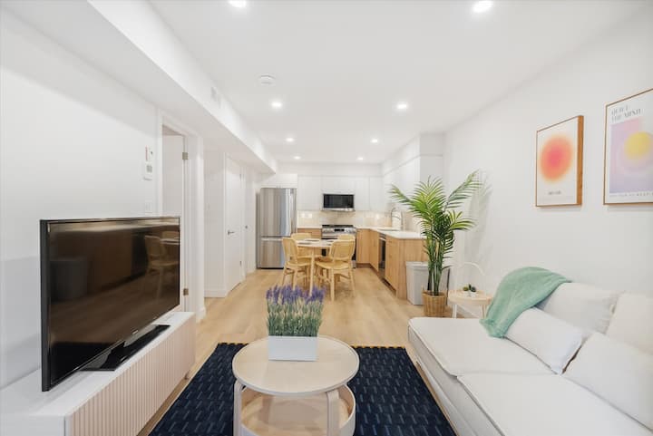 Modern 2-bedr., Newly Renovated In Central Toronto - Toronto, ON