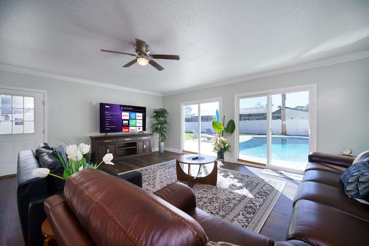 Tranquil Poolside Escape - 10 Min Everbank Stadium - Jacksonville, FL