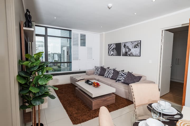Luxurious Apartment Condo In Sandton *Backup Power - Sandton