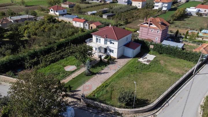 Vila Kabashi - Albania