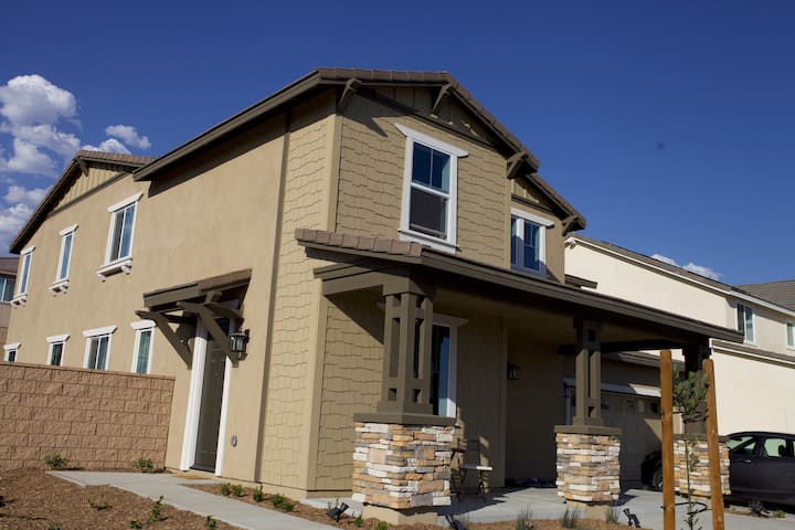 Luxury Stay - Monthly Rental Only - Fontana, CA