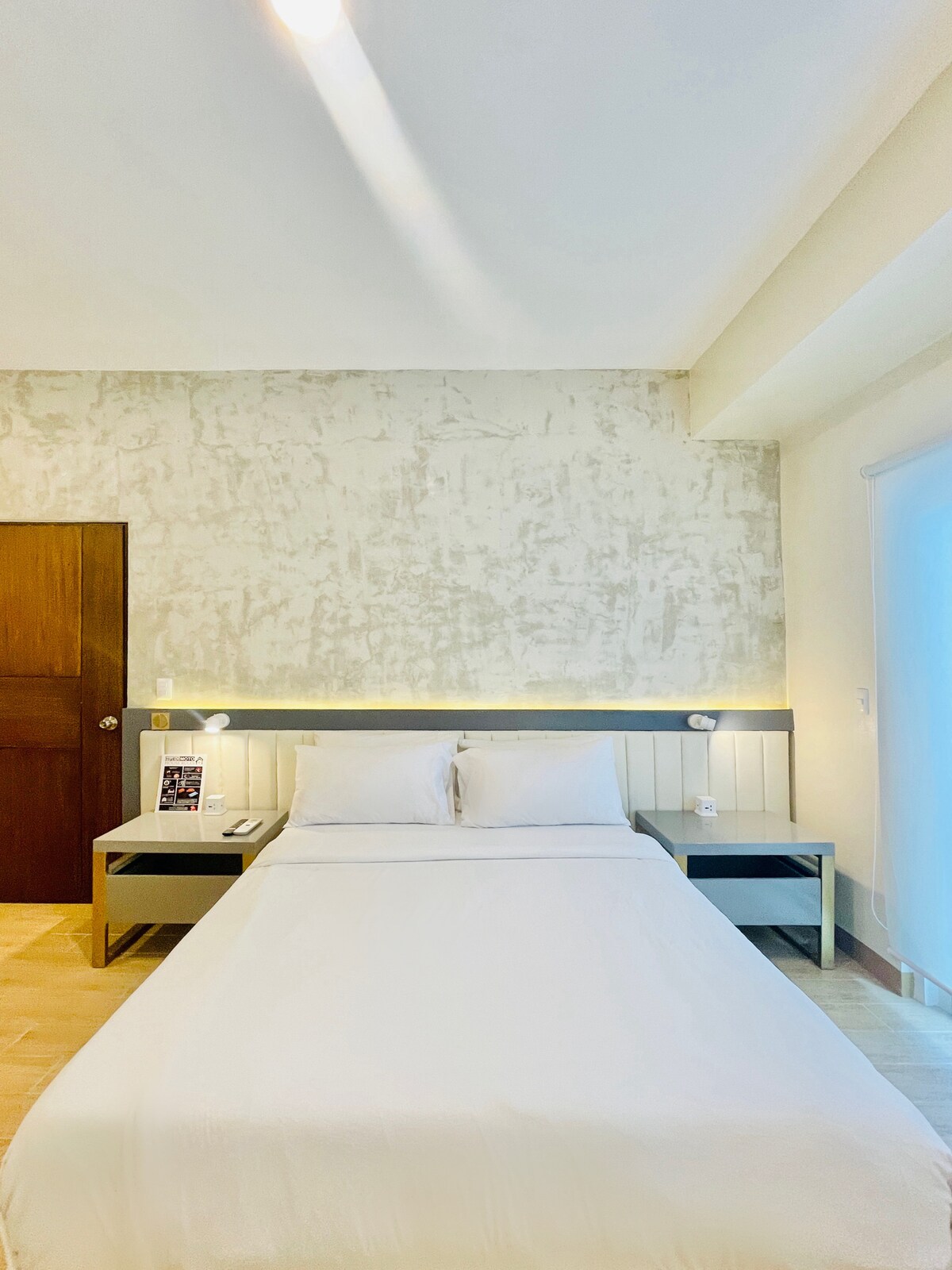 * *24 Modern 1-Bedroom Minimalist Sanctuary - Apartments for Rent in ...