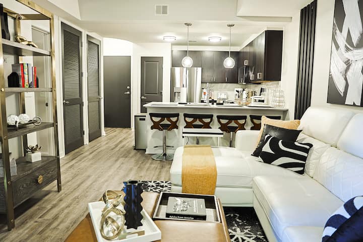 The Luxe Retreat Highrise W/great Views - Buckhead, GA