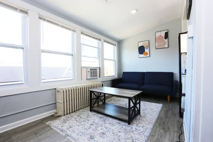 Bright Brookland Home | Classic Feel | Sunlit Room - Washington, DC