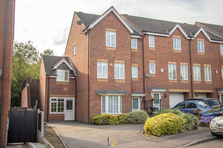 *Contractors/family Welcome* House - 6 Bed /6 Bath - Leicester