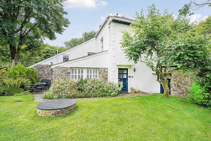 Enchanting Grade Ii Listed Holiday Cottage - Holsworthy