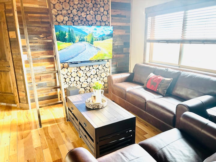 Black Timber Apartment - Colorado Springs, CO