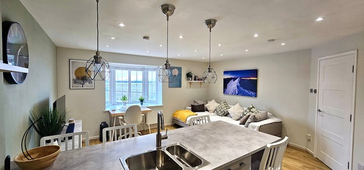 Spacious 1 Bed | Parking Space | Cardiff Bay - Cardiff