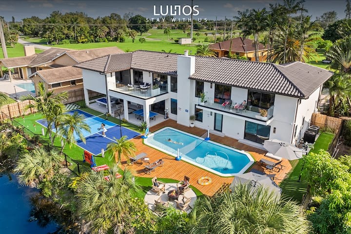 Lux Resort Near Pool_spa_gym | Hard Rock Stadium - Miramar, FL