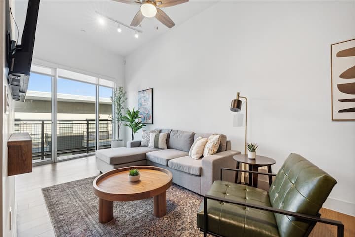 Downtown Loft Dallas Modern Farmhouse No. 408 - Dallas, TX