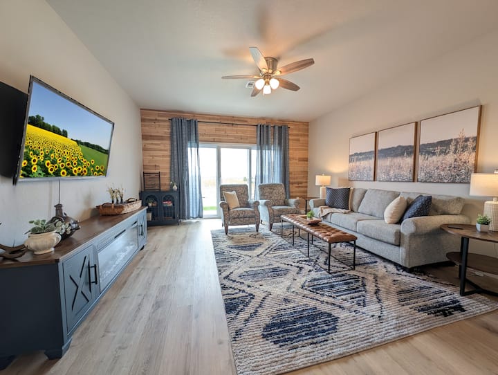 Manhattan Retreat | Golf, Views + Outdoor Living - Kansas (State)