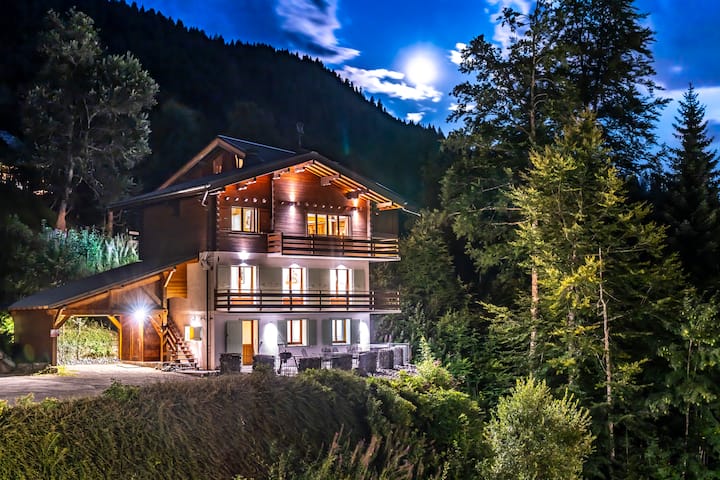 Beautiful Chalet, Close To Piste, Gondola And Town - Les Carroz d'Arâches